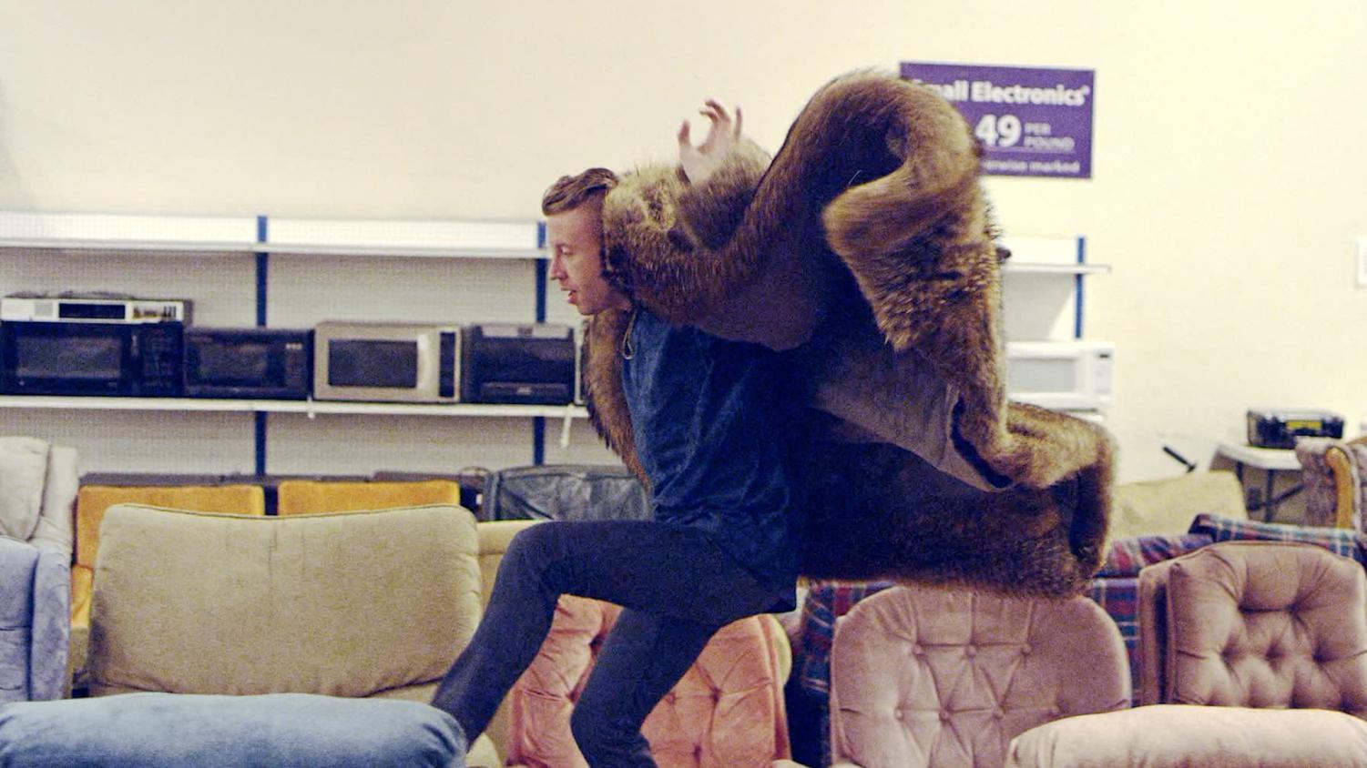 Macklemore goes thrift shopping?! – The Hoot